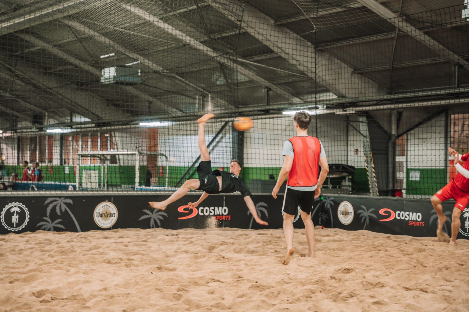 Indoor Beach Platz in Düsseldorf | COSMO Sports